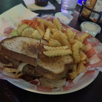 SNICKERS BAR & GRILL - Updated December 2025 - 135 Photos & 273 Reviews ...