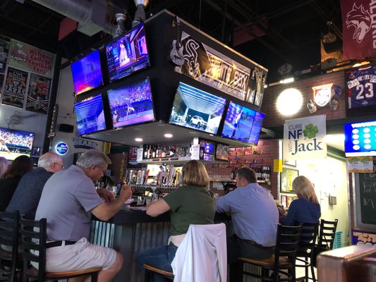 BOBBY G’S CHICAGO EATERY & SPORTS BAR - Updated January 2025 - 246 ...