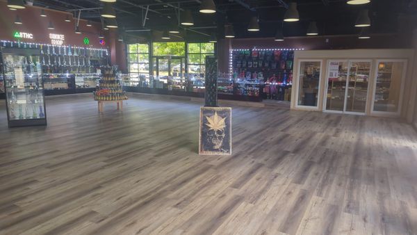 VIP SMOKE SHOP - HETZ - Updated August 2025 - 10 Photos - 8175 Hetz Dr ...