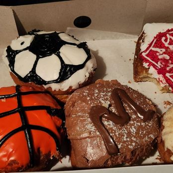 PETERSON’S DONUT CORNER - Updated March 2025 - 1986 Photos & 2096 ...