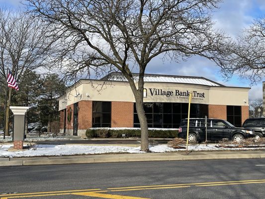 VILLAGE BANK & TRUST - Updated January 2026 - 10 Photos - 950 W Touhy ...
