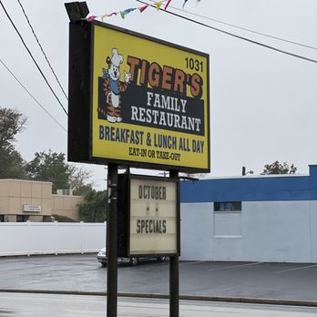 TIGERS FAMILY RESTAURANT - Updated October 2025 - 50 Photos & 76 ...
