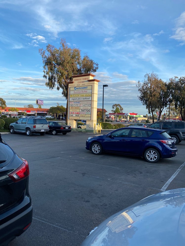 SUNRISE TOWN CENTER - 3904 Convoy St, San Diego, California - Shopping ...