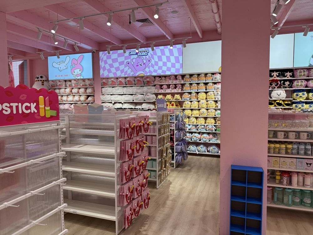 MINISO - Updated October 2025 - 825 Lincoln Rd, Miami Beach, Florida ...