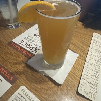 TRULAND BURGERS & GREENS - Updated November 2024 - 471 Photos & 573 ...