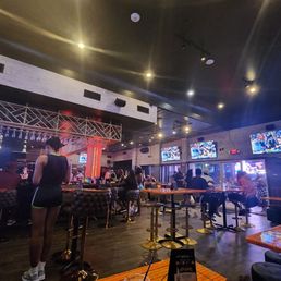 SOCIAL JUNKIE SPORTS BAR + KITCHEN - Updated August 2025 - 40 Photos & 22 Reviews - 2412 ...