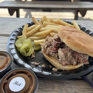 DUB’S HIGH ON THE HOG BBQ AND GRILL - Updated August 2025 - 33 Photos ...