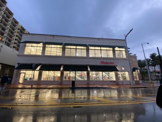 WALGREENS | 36 Photos & 43 Reviews | 501 Collins Ave, Miami Beach ...