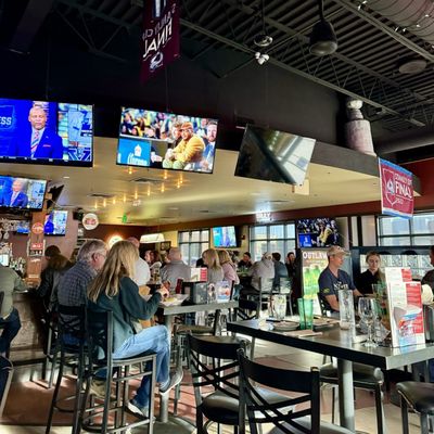 ON THE ROX SPORTS BAR & GRILL - Updated December 2025 - 119 Photos ...