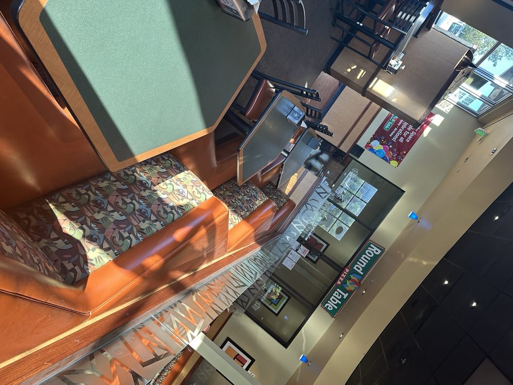 ROUND TABLE PIZZA - Updated January 2026 - 82 Photos & 94 Reviews - 961 ...