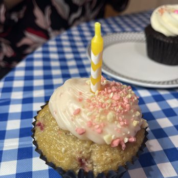 CUPCAKIN’ BAKE SHOP - 871 Photos & 710 Reviews - 2391 Telegraph Ave ...