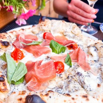 GALLUCCI PIZZERIA NAPOLETANA - Updated December 2024 - 212 Photos & 214 ...