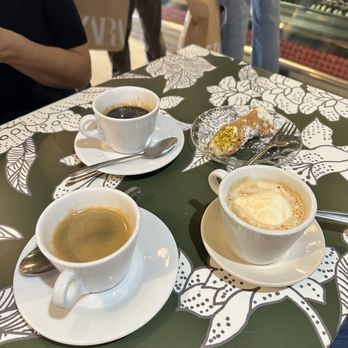 CAFFE ROMA - Updated December 2025 - 421 Photos & 376 Reviews - 385 ...