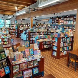 ROUNDABOUT BOOKS - Updated May 2025 - 52 Photos & 37 Reviews - 900 NW ...