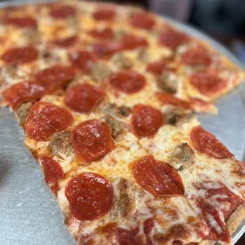 THE HOWARD STREET INN - 292 Photos & 302 Reviews - 6700 W Howard St ...