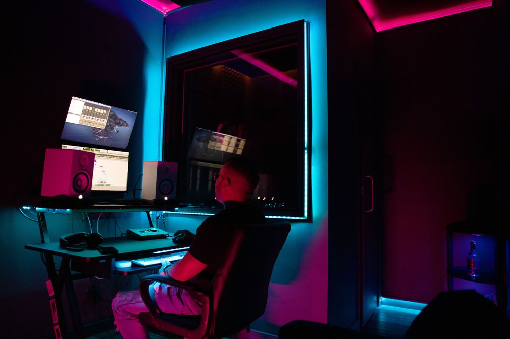 RETRO LA STUDIOS - Updated August 2024 - 3747 Cahuenga Blvd, Studio ...