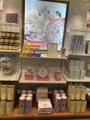 BUCKINGHAM PALACE SHOP - Updated August 2025 - 24 Photos - 7 Buckingham ...