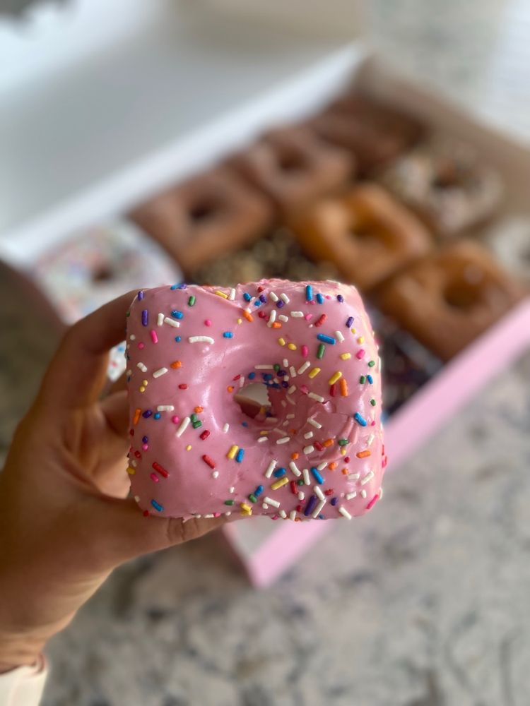 SQUARE DONUT - Updated 2024 - 108 Photos & 75 Reviews - 15825 W Maple ...