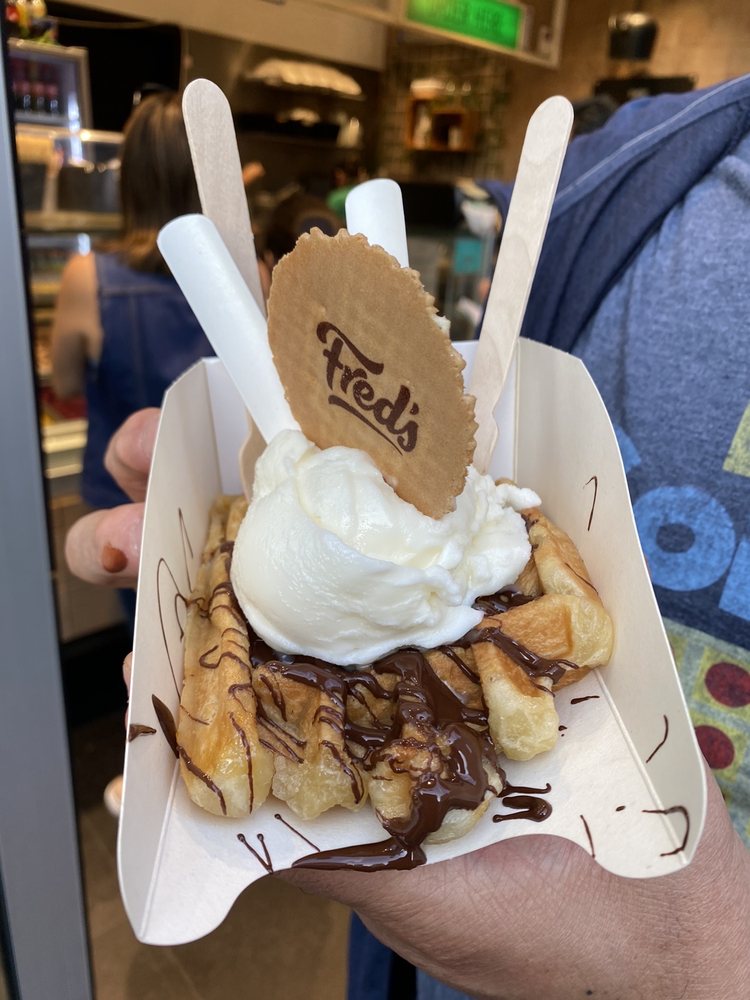 FRED’S BELGIAN WAFFLES AND ICE CREAM - 16 Photos - Eiermarkt 20, Brugge ...