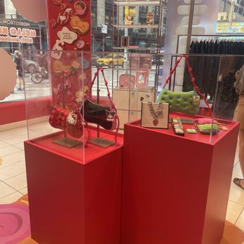 HELLO KITTY POP-UP IN NYC - Updated December 2025 - 39 Photos - 225 W ...
