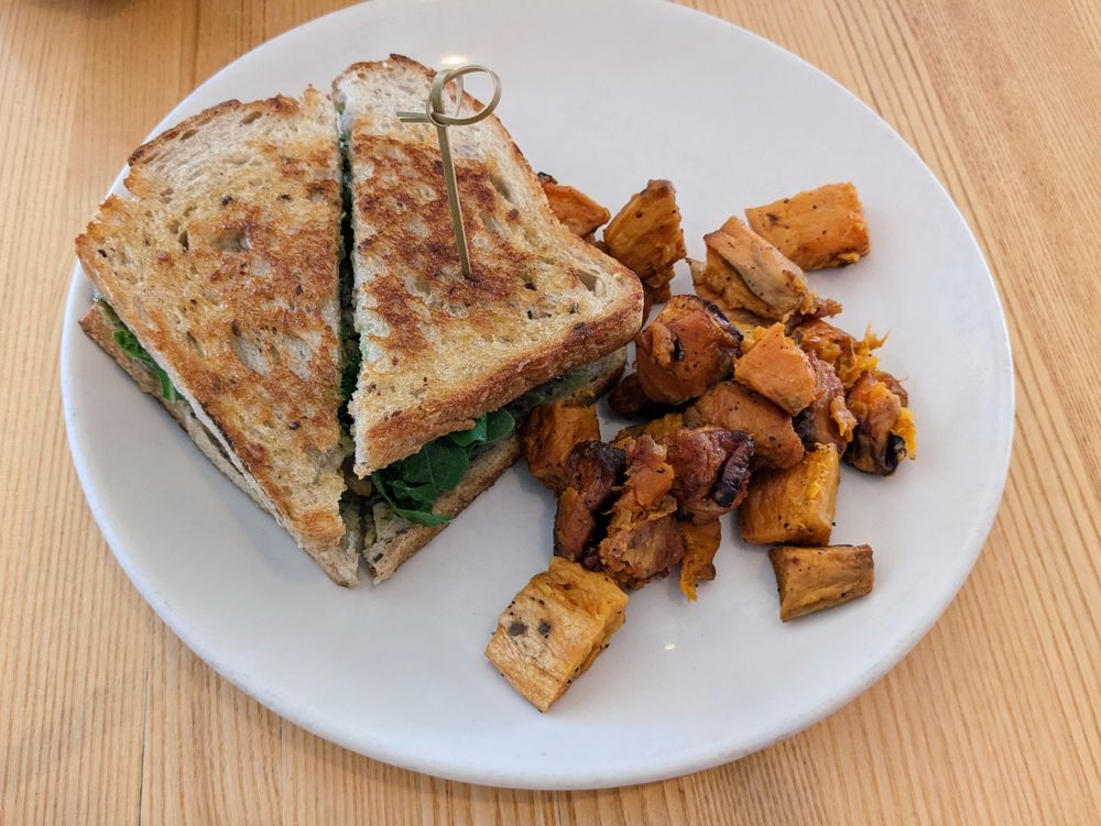 SLEEPY BEE CAFE - BLUE ASH - Updated January 2026 - 462 Photos & 661 ...