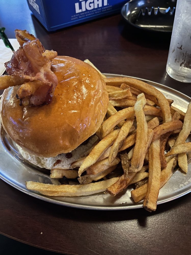 WEST YORK INN - Updated August 2025 - 11 Reviews - 1400 W Market St ...