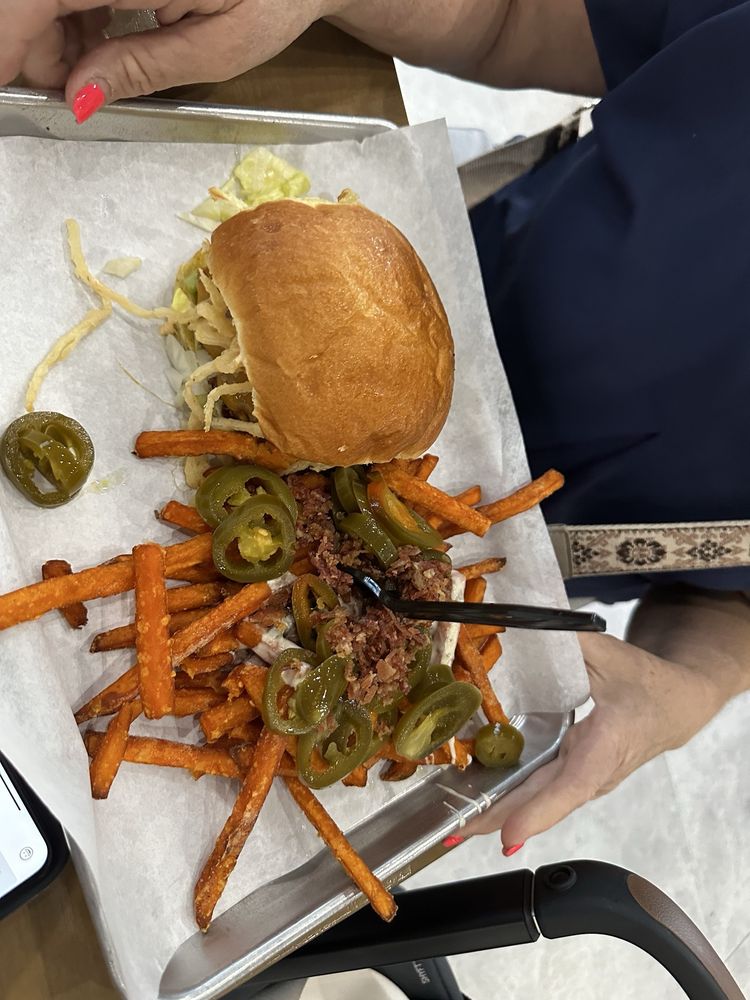 MOOYAH BURGERS, FRIES & SHAKES - Updated July 2025 - 20 Photos & 27 ...