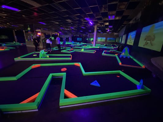 COSMIC MINI GOLF AND PLAY - Updated October 2025 - 40 Photos & 28 ...