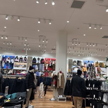 UNIQLO - Updated October 2025 - 24 Photos & 13 Reviews - 300 Pine St ...