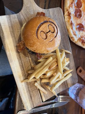 FLYING PIG TAVERN AND TAP - Updated January 2026 - 20 Photos & 22 ...