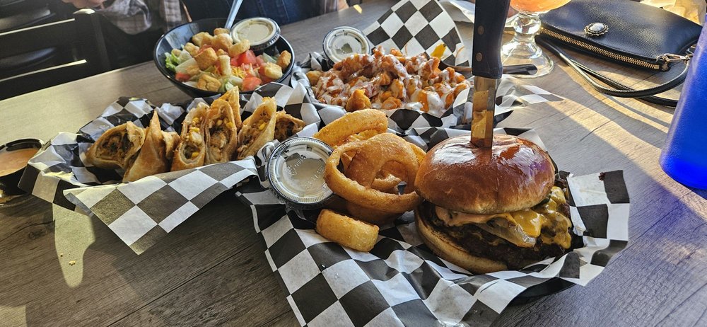 HAPPY HOURS BAR AND GRILL - Updated January 2026 - 18 Photos & 24 ...