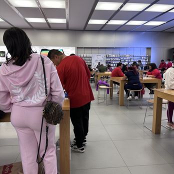 APPLE LOS CERRITOS - Updated September 2024 - 255 Photos & 993 Reviews ...