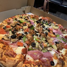 STUFT PIZZA BAR & GRILL - Updated October 2024 - 501 Photos & 628 ...