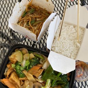 MAH KIN - Updated October 2025 - 26 Photos & 16 Reviews - 5210 Brainerd ...