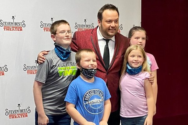 STEVEN BEST’S SMOKY MOUNTAIN THEATER - Updated June 2024 - 35 Photos ...