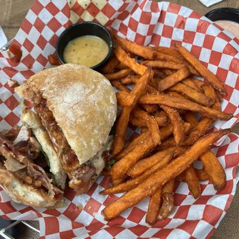 THE HOG WALLOW PUB - Updated December 2025 - 160 Photos & 256 Reviews ...