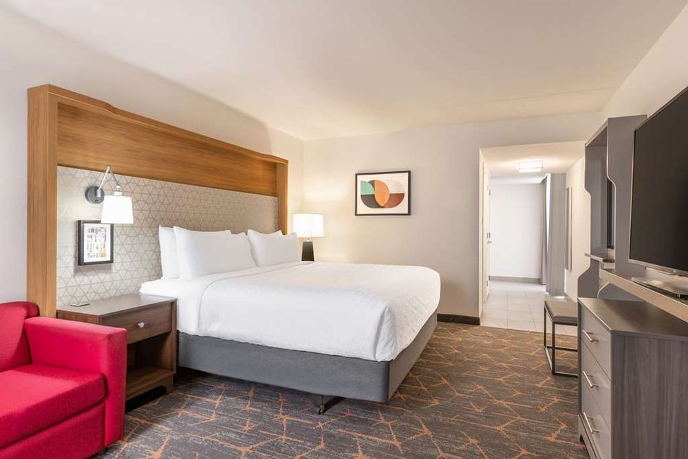 DOUBLETREE BY HILTON FORT WORTH SOUTH HOTEL & CONFERENCE CENTER - 65 ...