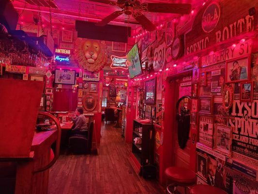 THE RED BAR - Updated August 2024 - 655 Photos & 1001 Reviews - 70 Hotz ...