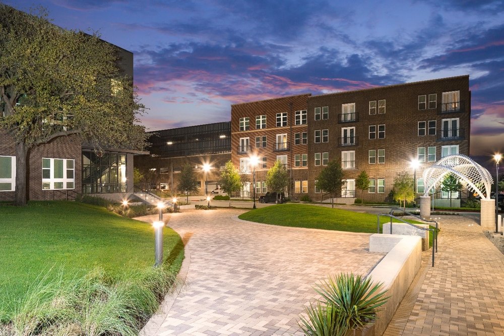 DAVIS AT THE SQUARE - Updated October 2025 - 17 Photos & 13 Reviews ...