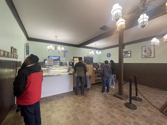 MEDORA FUDGE & ICE CREAM DEPOT - Updated July 2024 - 13 Photos & 28 ...