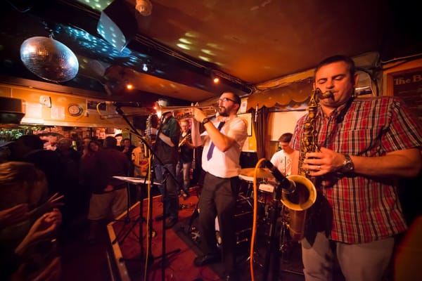 THE BELL INN - Updated December 2025 - 15 Photos & 21 Reviews - 103 ...