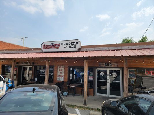 OUTLAW BURGERS & BBQ - Updated August 2025 - 86 Photos & 140 Reviews ...
