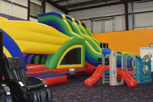 THE INFLATABLE FUN FACTORY - Updated July 2024 - 29 Photos - 6600 Frito ...