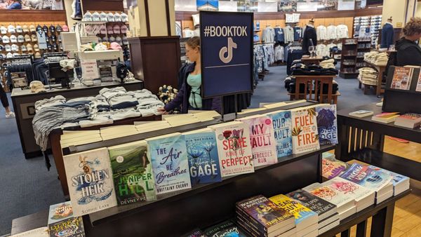 THE YALE BOOKSTORE - Updated August 2024 - 65 Photos & 40 Reviews - 77 ...