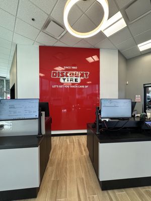 DISCOUNT TIRE - Updated May 2026 - 38 Photos & 216 Reviews - 1104 ...