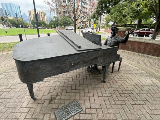 PIANO MAN STATUE - Updated November 2024 - 1 Music Square E, Nashville ...