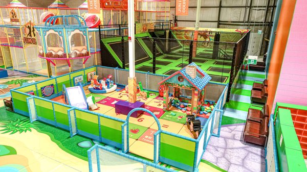 FUNVILLA - 10 Photos - 335 Gage Avenue, Kitchener, Ontario - Trampoline ...