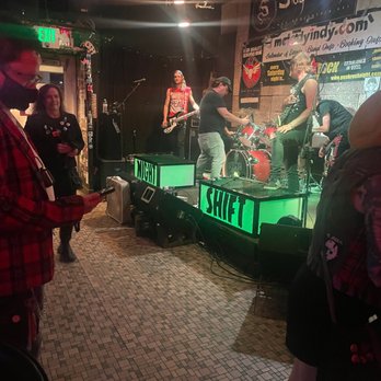 MELODY INN - Updated October 2025 - 71 Photos & 80 Reviews - 3826 N ...