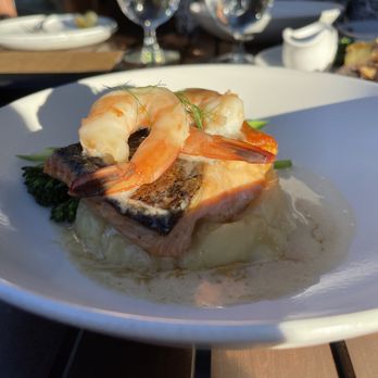 THE MAPLE LEAF - Updated July 2024 - 579 Photos & 387 Reviews - 137 ...