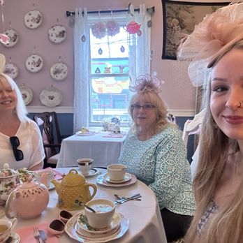 BELLA’S TEA ROOM - Updated December 2025 - 53 Photos & 16 Reviews - 421 ...